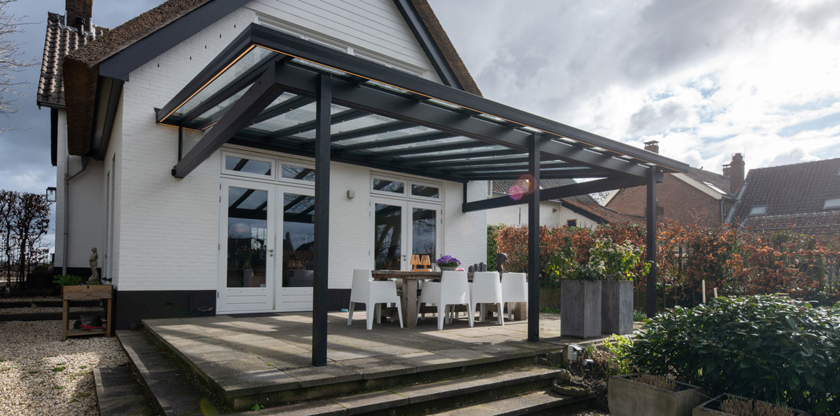 Terrasoverkapping van Metalura | Marktleider in Glassystemen