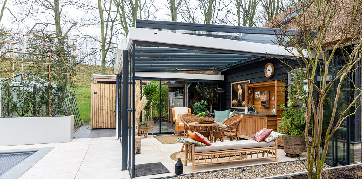 Terrasoverkapping van Metalura | Marktleider in Glassystemen